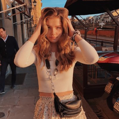 Ellie Thumann - Vlogger of the Year - The Shorty Awards